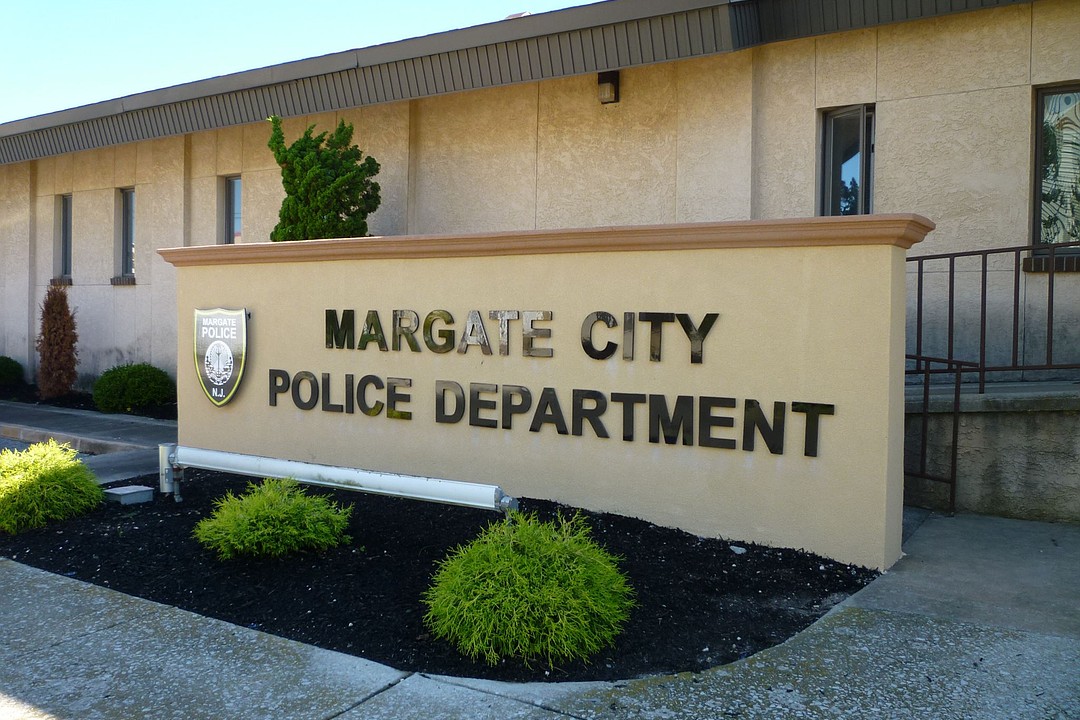 Margate police rescue girl and grandmother from ocean - Breaking AC