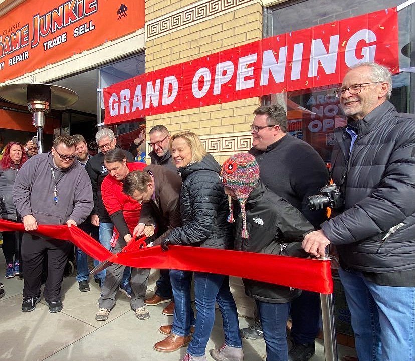 Mayoral Musings: Opening of Classic Game Junkie and Retroware Arcade ...