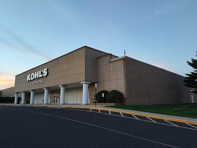 Two Women Accused of Stealing $2,800 in Perfume from Kohls Then Fleeing ...