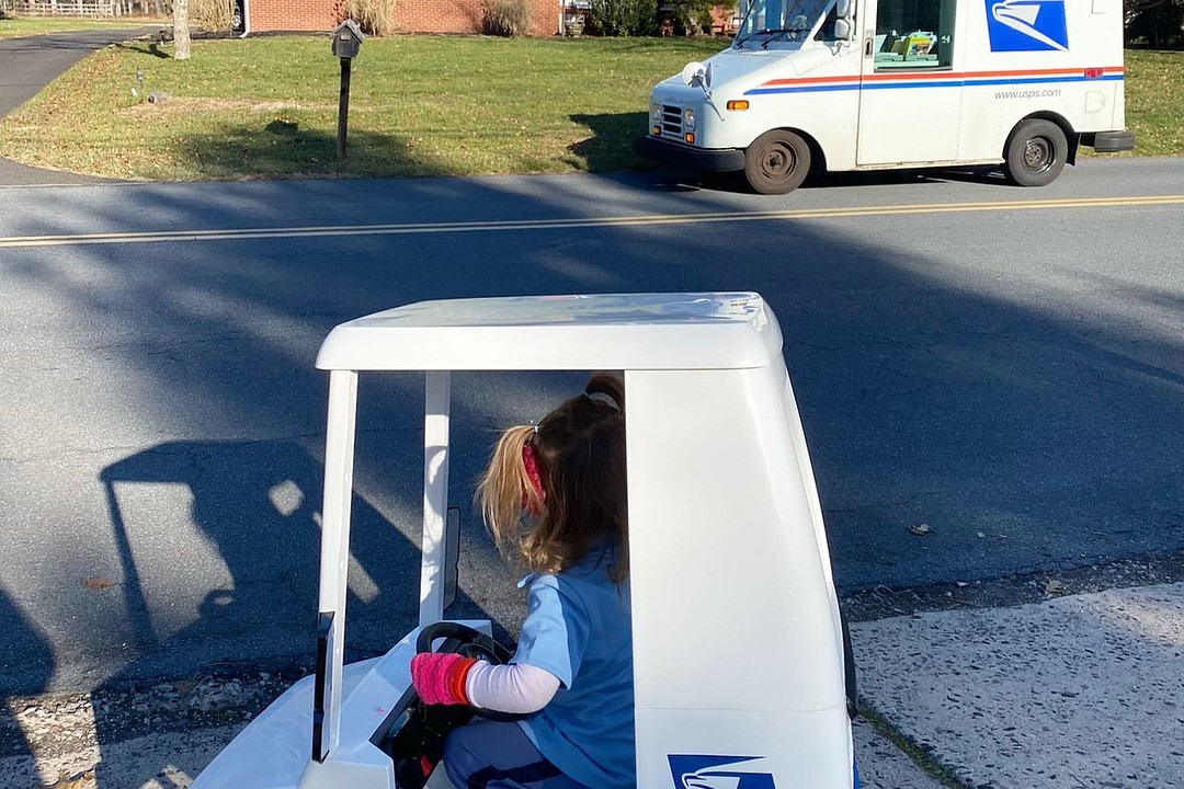 WATCH: 3-Year-Old Uses Mini Postal Truck to Deliver Christmas Cards to ...