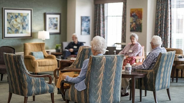 Why Should You Choose Assisted Living in Brookings? - Breaking AC