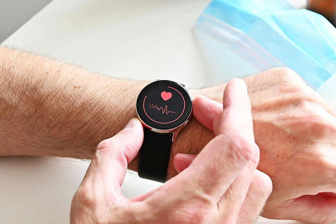 Smartwatches with ECG and Blood Pressure: A Practical Guide to Everyday ...
