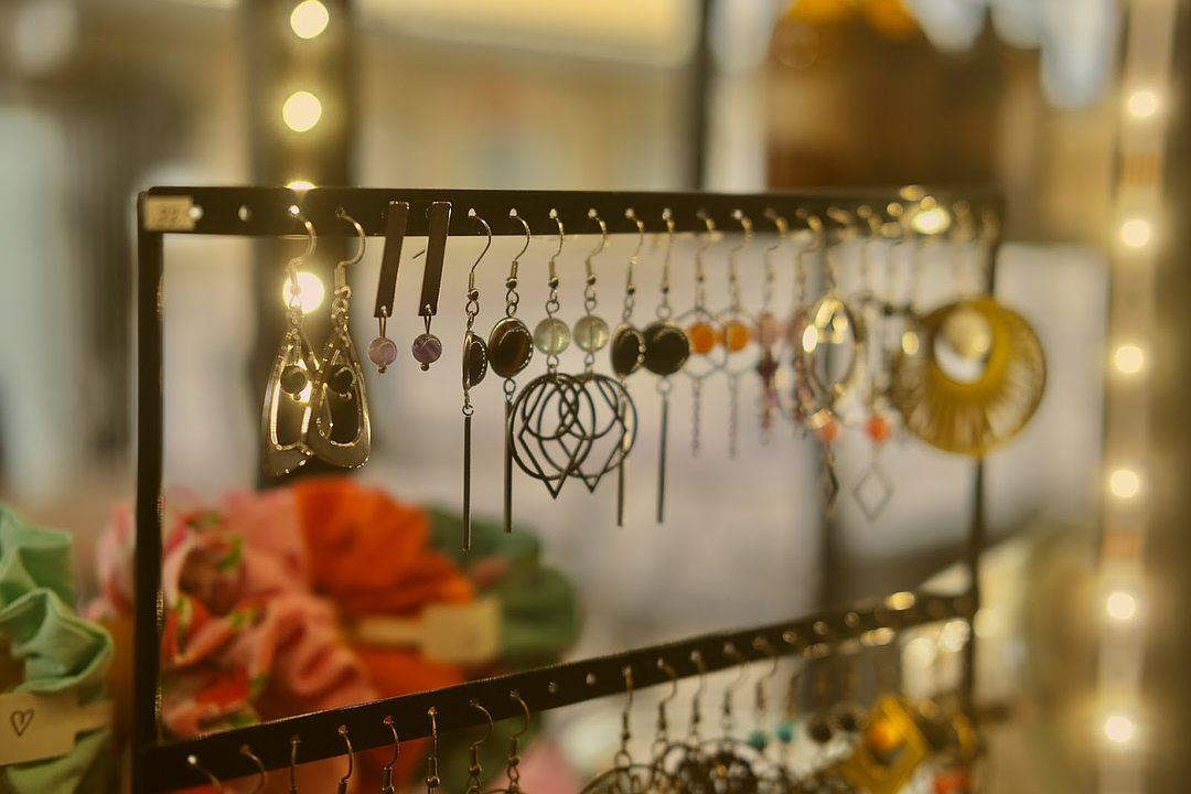 7 Reasons Flat Back Earrings Are Perfect for Comfort - OCNJ Daily
