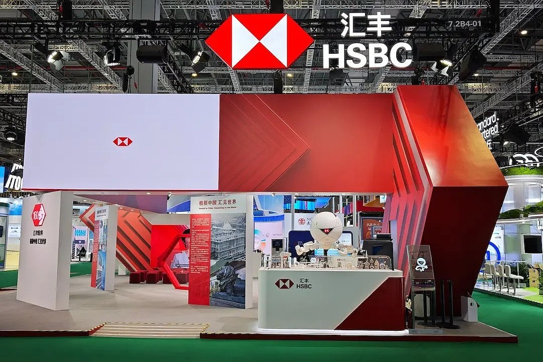 Clear OLED Screen: A New Visual Highlight at Global Exhibitions - North ...