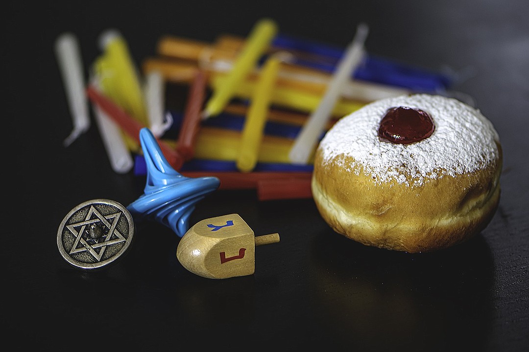 Register now for 1-Mile Dreidel Dash and Hanukkah celebration - DownBeach