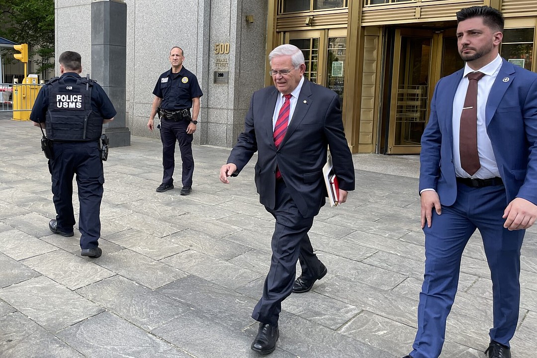 Prosecutors seek 15-year prison term for ex-Sen. Bob Menendez in bribery scheme - Breaking AC