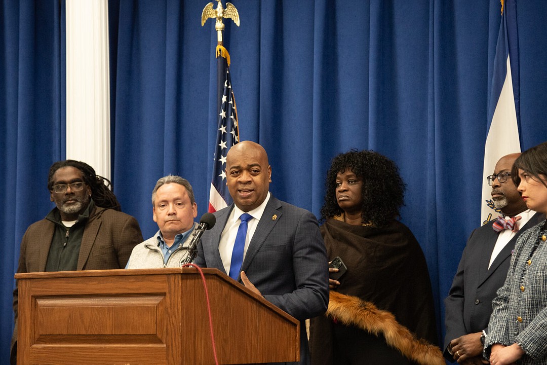 N.J. leaders slam ICE raid in Newark as ‘chilling,’ ‘cruel’ - Breaking AC