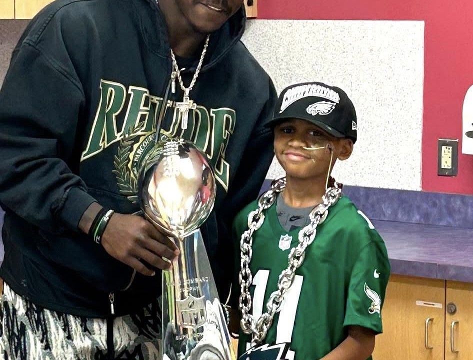 A.J. Brown keeps promise to young Eagles fan injured in Philly plane ...