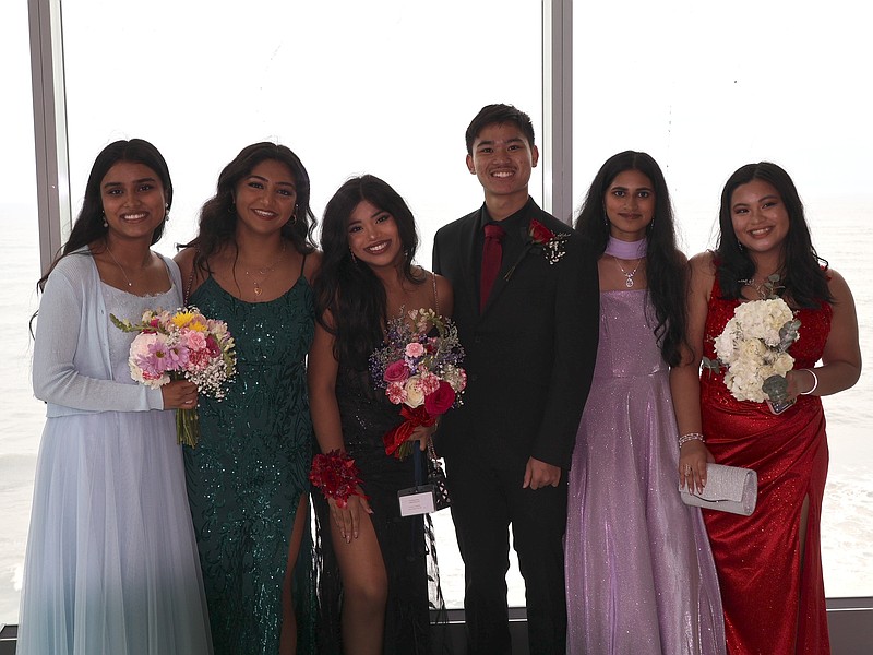 Atlantic City High students celebrate prom by the ocean - Breaking AC