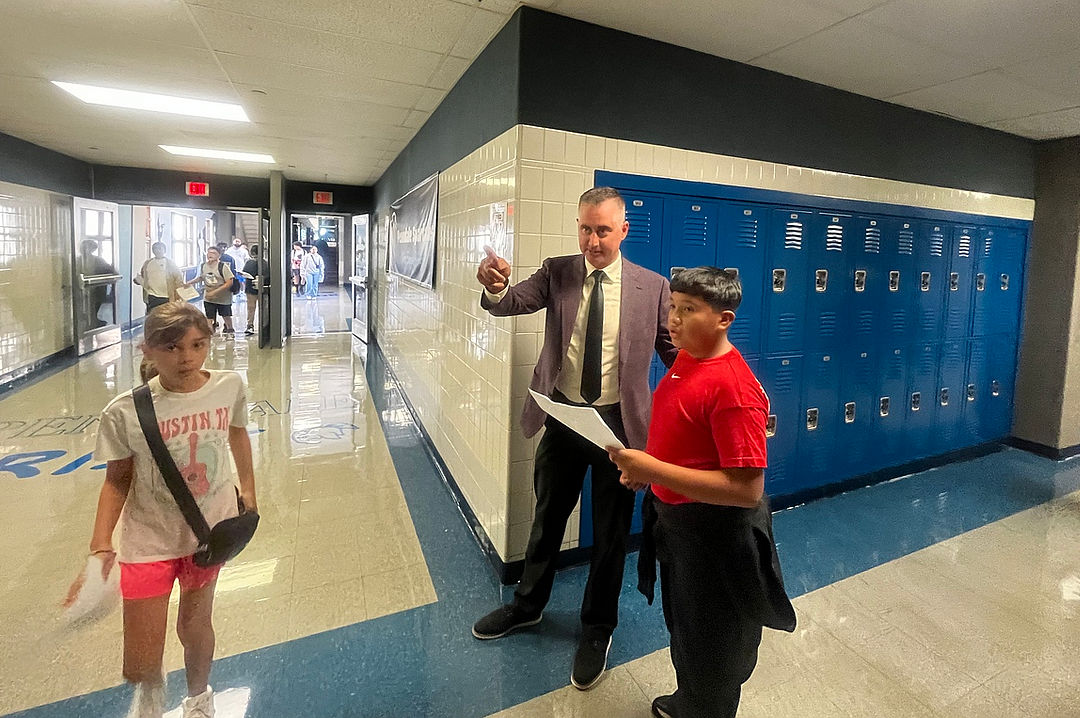PHOTOS: Smiling faces, new beginnings brighten North Penn's first day ...