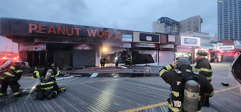 Boardwalk fire burns Peanut World in Atlantic City - Breaking AC