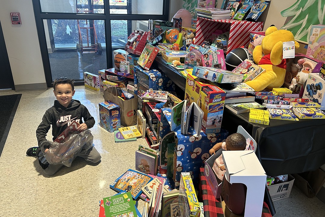 Rose Tree Elementary School students give back with the Husky Helping ...