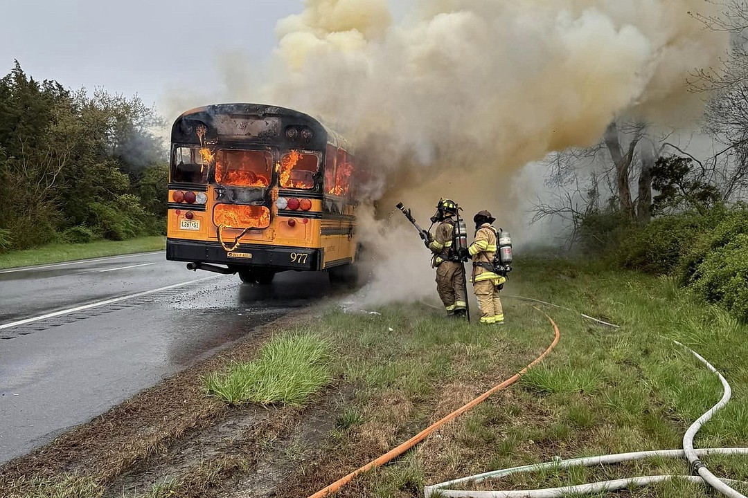 School Bus Driver Hailed as Hero for Evacuating Students During Fire ...