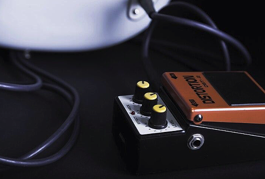 What Does a Compressor Pedal Do? (Explained and Recommended) - OCNJ Daily