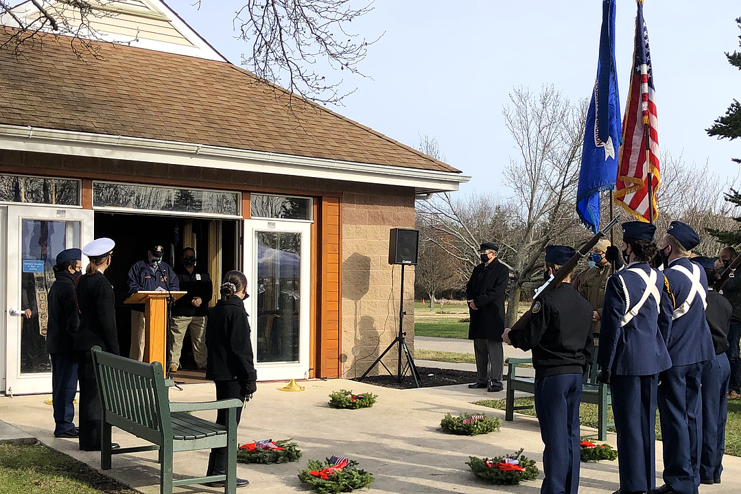 Colony Club Members Participate in "Wreaths Across America" Day ...