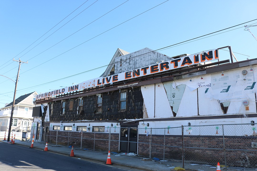 Springfield Inn Starts to Come Down - SeaIsle News