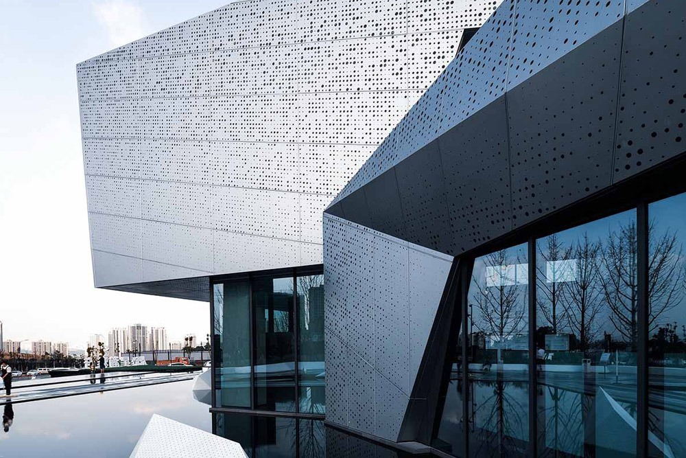 Cost-Effective Wall Facade Systems for Large Projects - Breaking AC