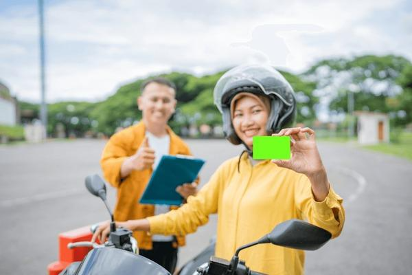 How Do I Qualify for a Motorcycle License? - Breaking AC